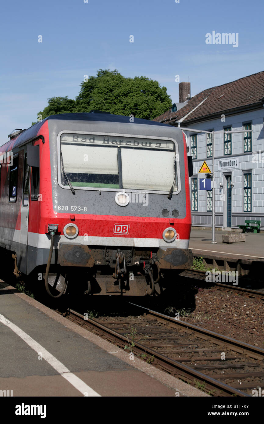 Deutsche Bahn Class 628-4 Multiple Unit approaching Vienenburg Station ...
