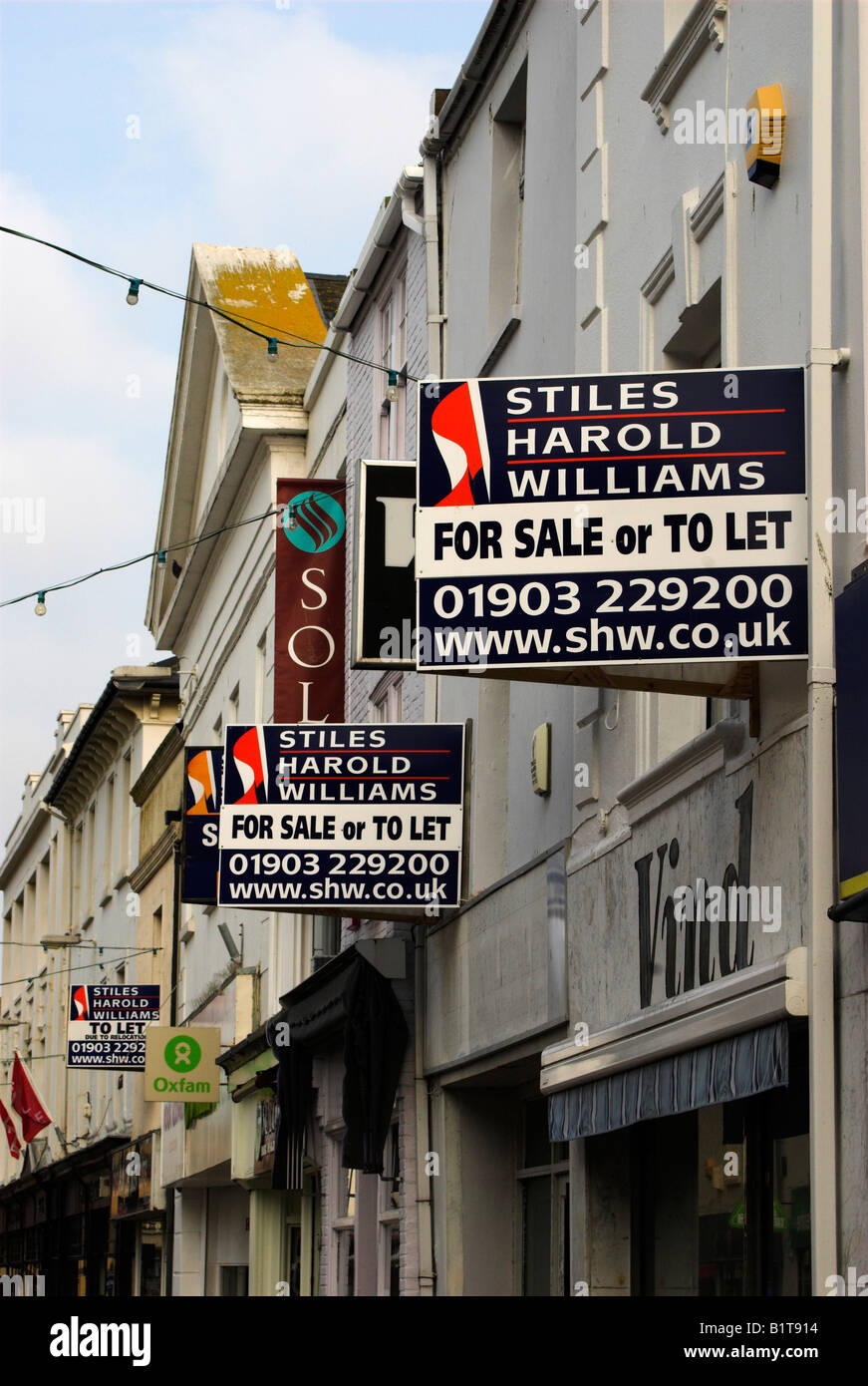 Shop let sign outside building hi-res stock photography and images - Alamy
