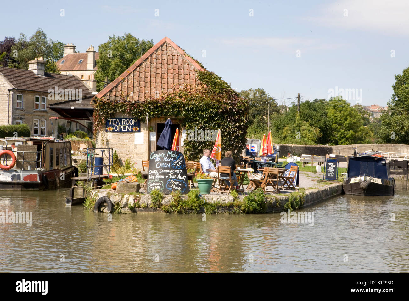 canal side cafe Stock Photo - Alamy