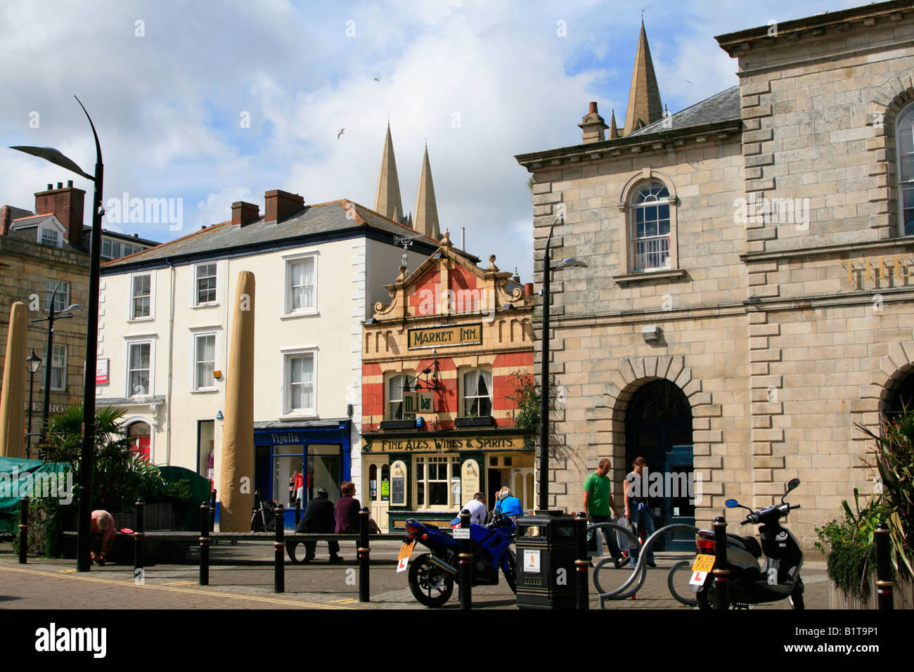 Shops truro cornwall england hi-res stock photography and images - Alamy