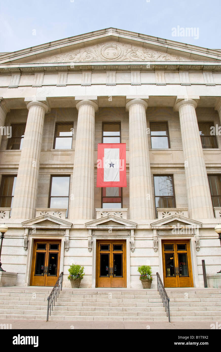 Prominently vertical hi-res stock photography and images - Alamy