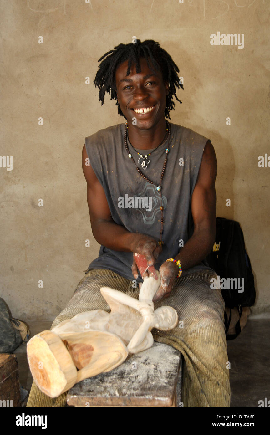 Wood carver rasta smiling aburi ghana hi-res stock photography and ...