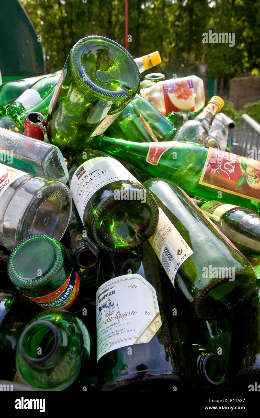 Glass bottles thrown away hi-res stock photography and images - Alamy