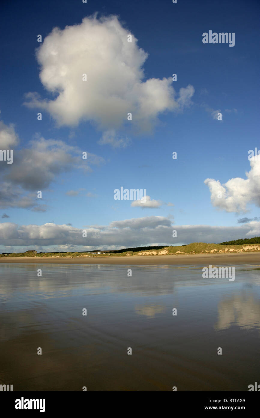 Area of Dunnet Bay, Scotland. Late afternoon sun on the tranquil Dunnet ...