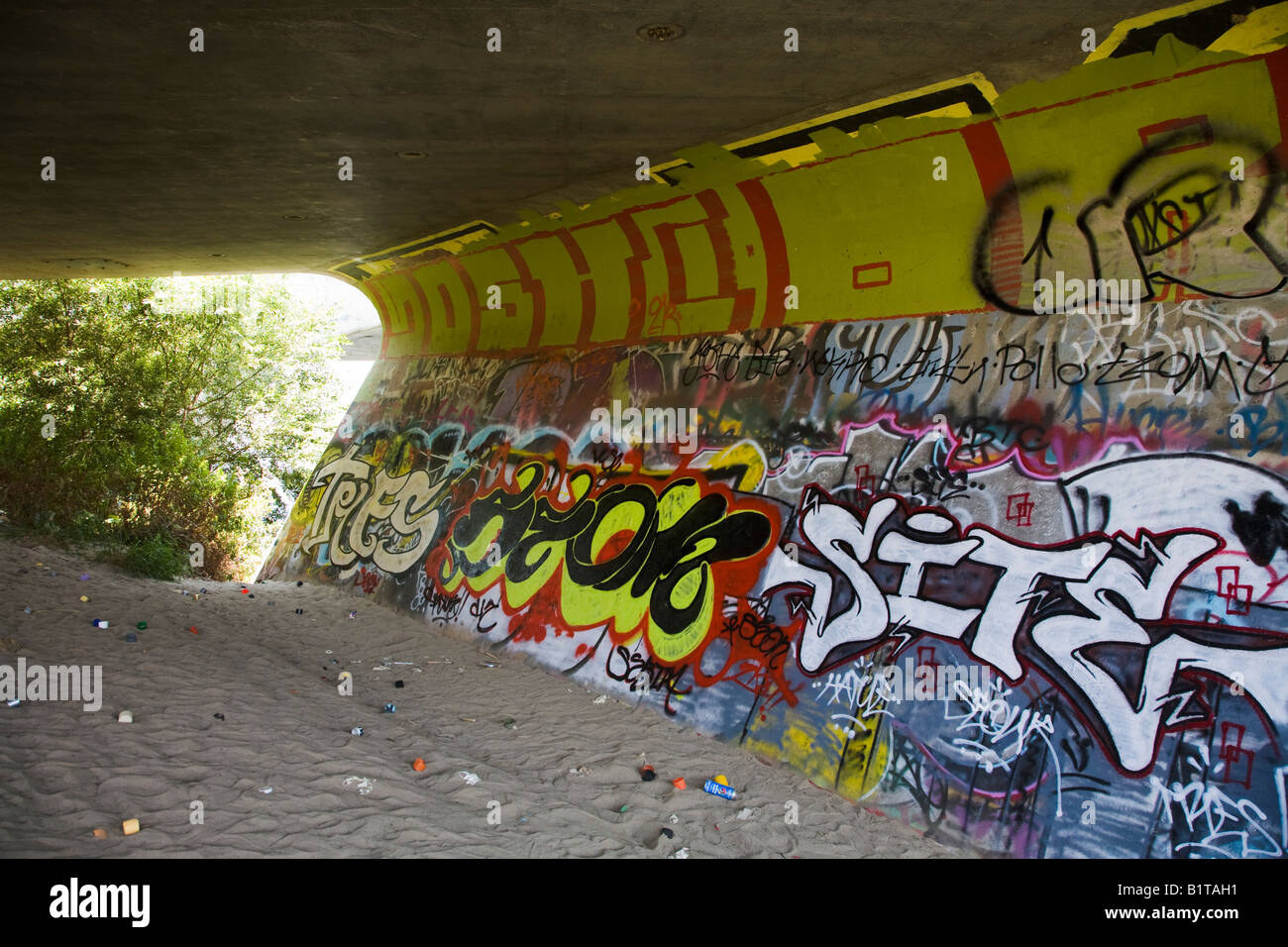 Los angeles graffiti river hi-res stock photography and images - Alamy