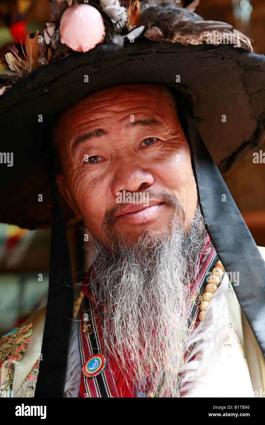 Dongba shaman in the old town, Lijiang, Yunnan, China Stock Photo - Alamy