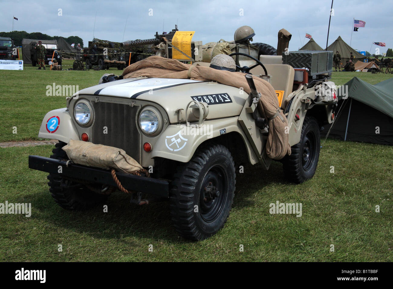 Jeep in desert colour scheme Stock Photo - Alamy