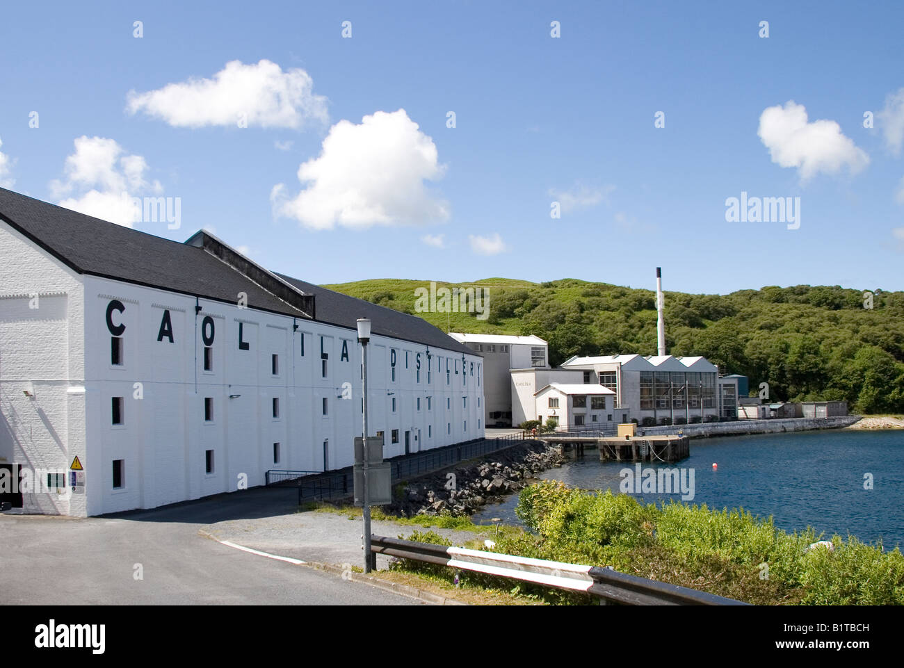 Caol ila distillery hi-res stock photography and images - Alamy