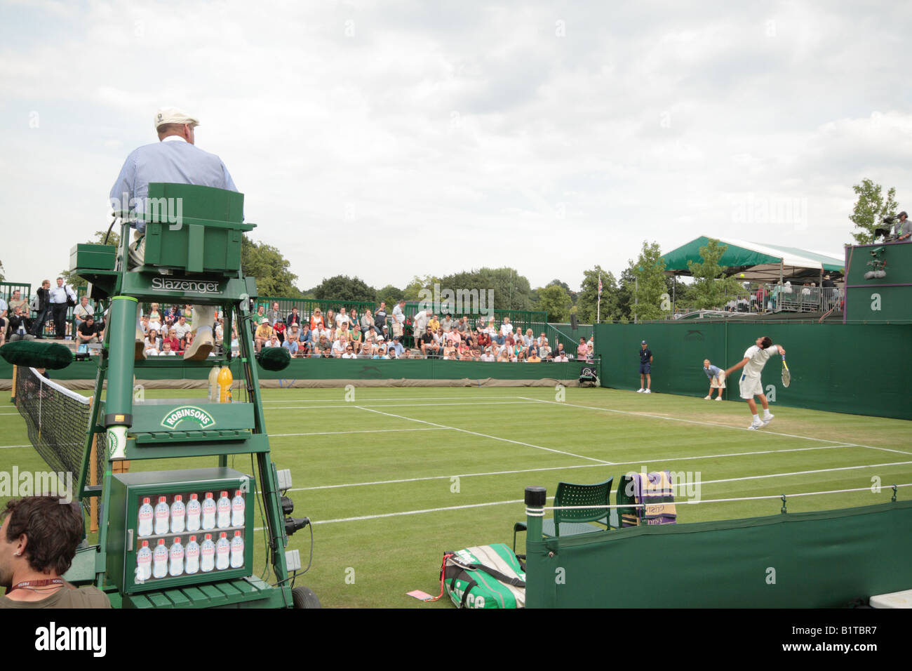 Wimbledon umpire chair hi-res stock photography and images - Alamy