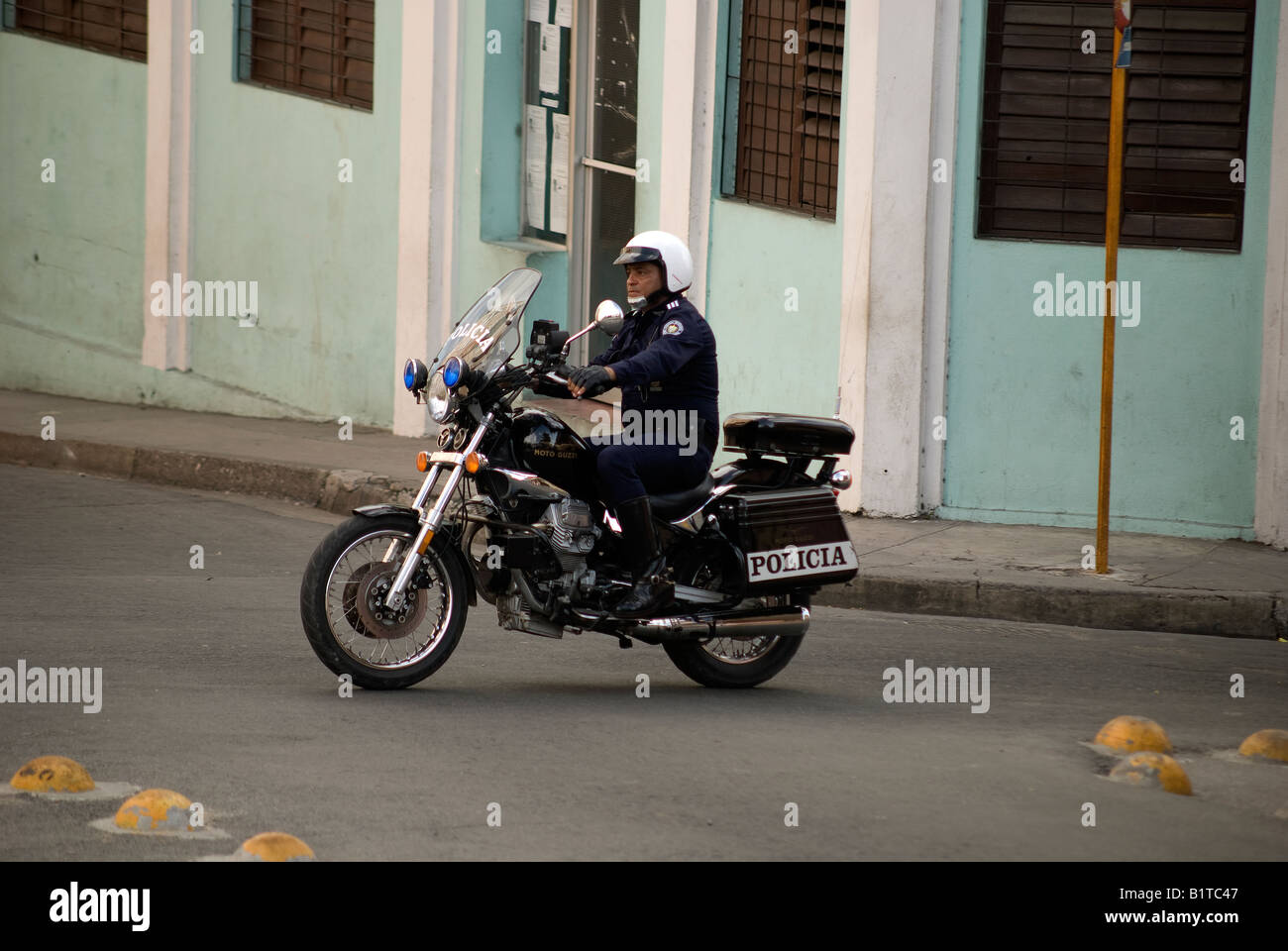 Motorbike policeman hi-res stock photography and images - Alamy