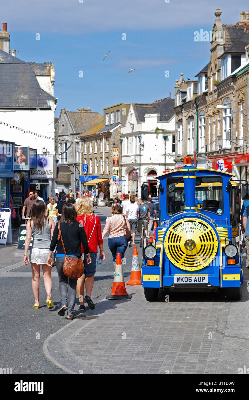 Newquay street hi-res stock photography and images - Alamy