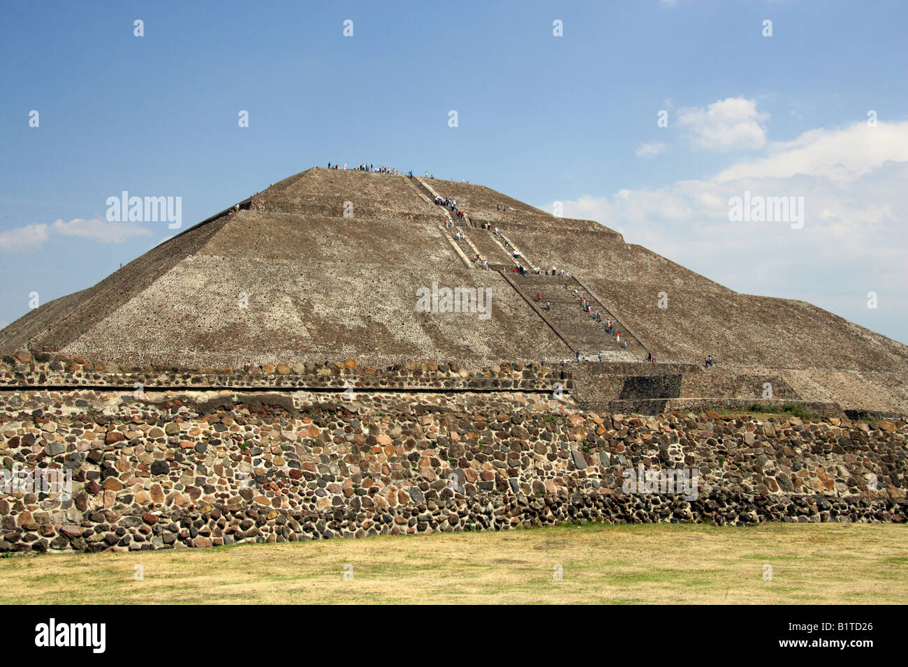 Aztec pyramid hi-res stock photography and images - Alamy