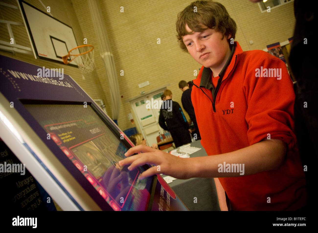 Welsh speaking 6th form students at MANTAIS education fair to encourage ...