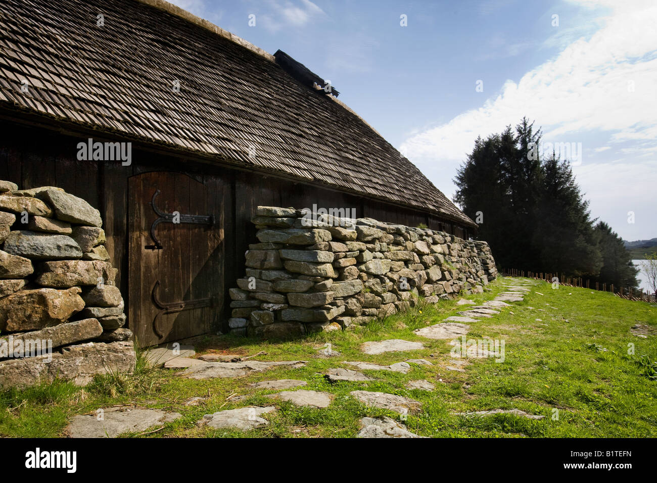 Norse longhouse hi-res stock photography and images - Alamy