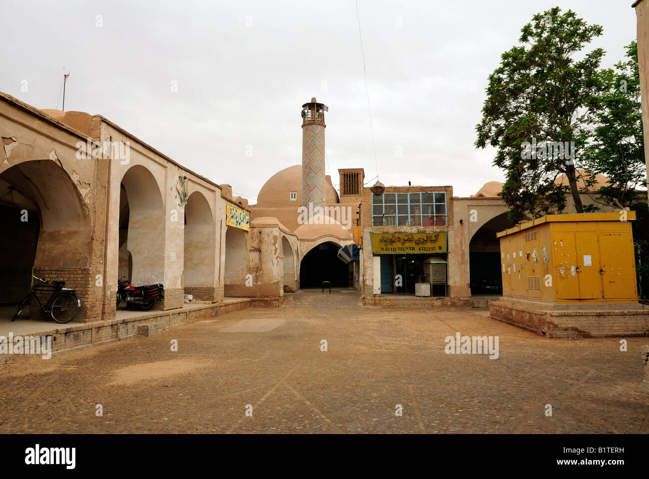 Isfahan street hi-res stock photography and images - Alamy