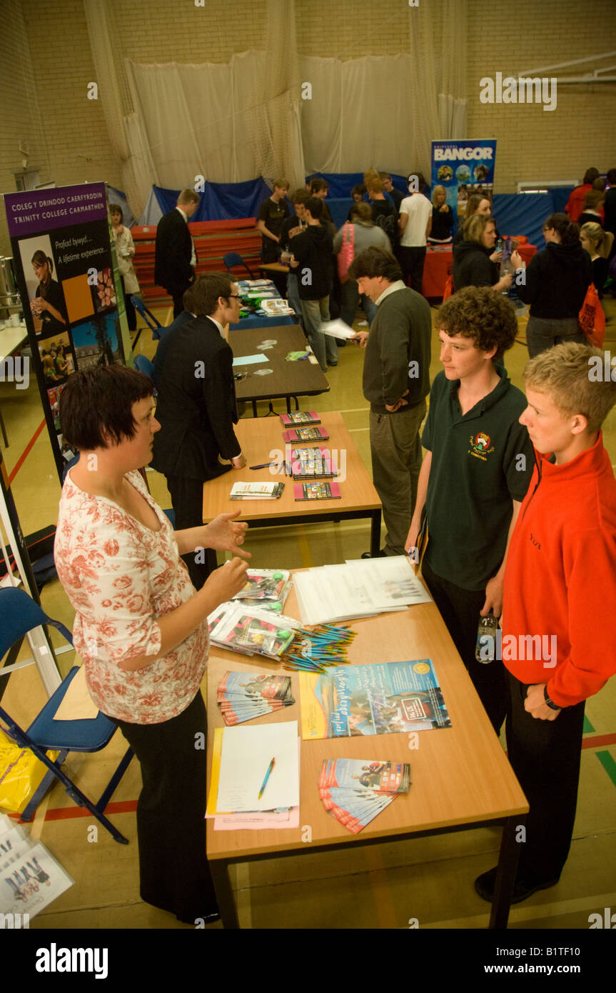 Welsh speaking 6th form students at MANTAIS education fair to encourage ...