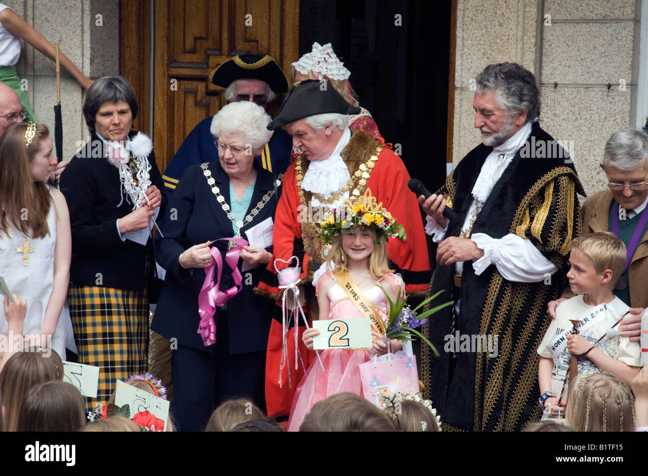 May queen hi-res stock photography and images - Alamy