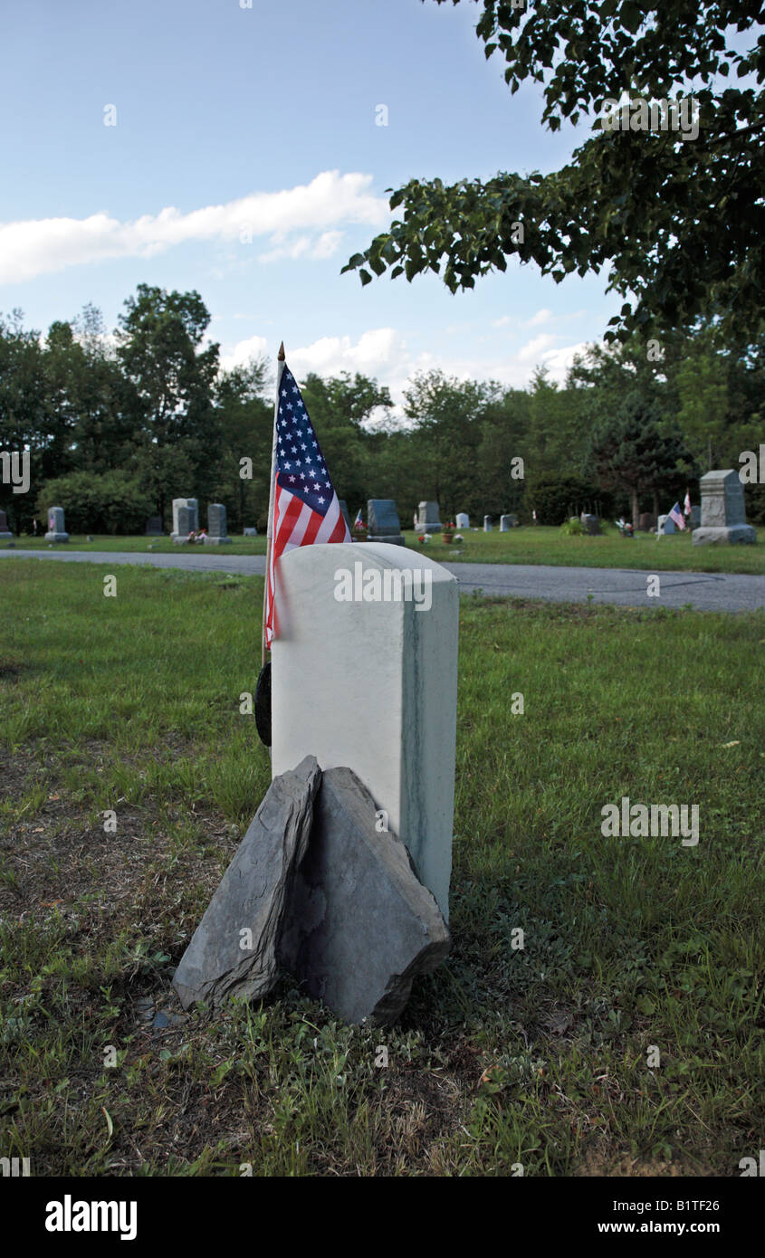 Broken headstone in a New England graveyard Stock Photo - Alamy
