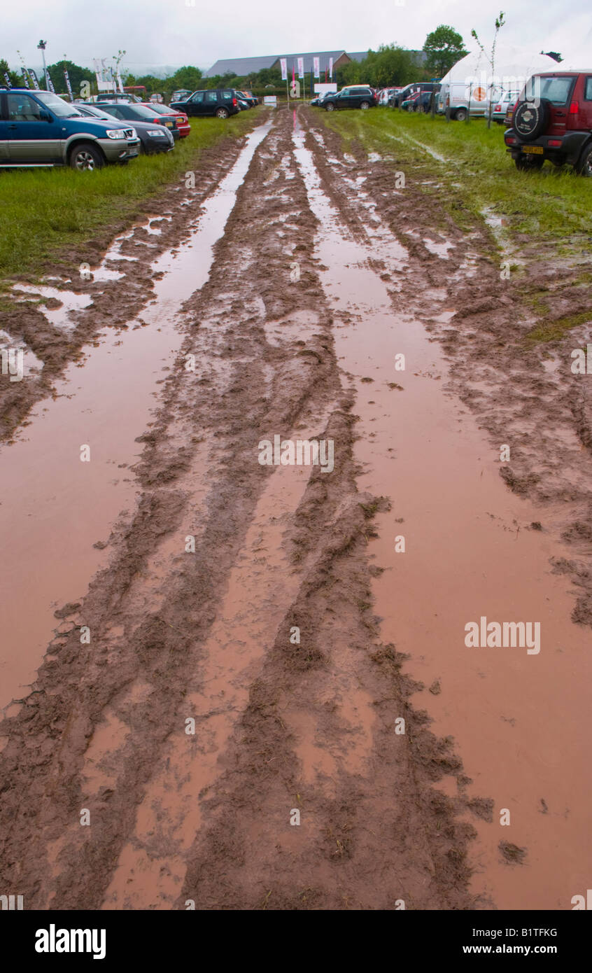 Muddy puddle road after rain hi-res stock photography and images - Alamy