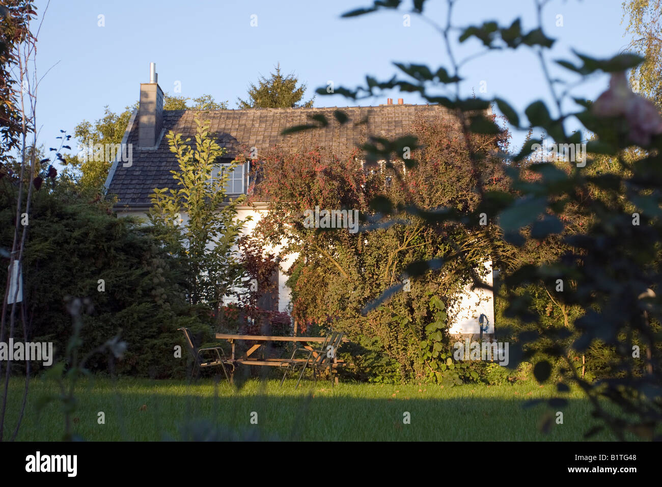 Belgium flowering garden in front of a farmhouse Stock Photo - Alamy