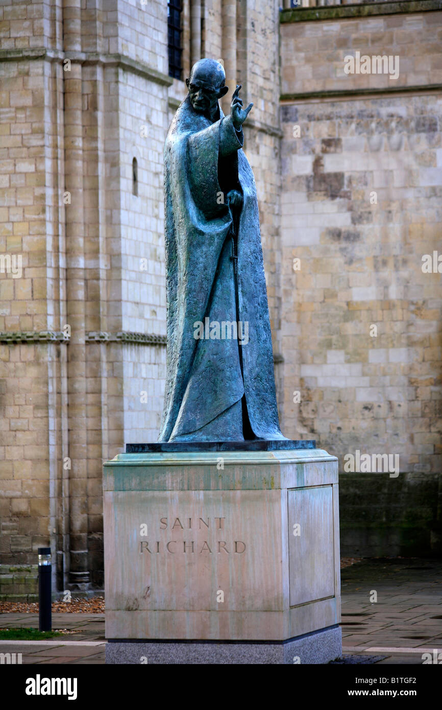 Saint Richard bronze statue by Philip Jackson Chichester Cathedral ...
