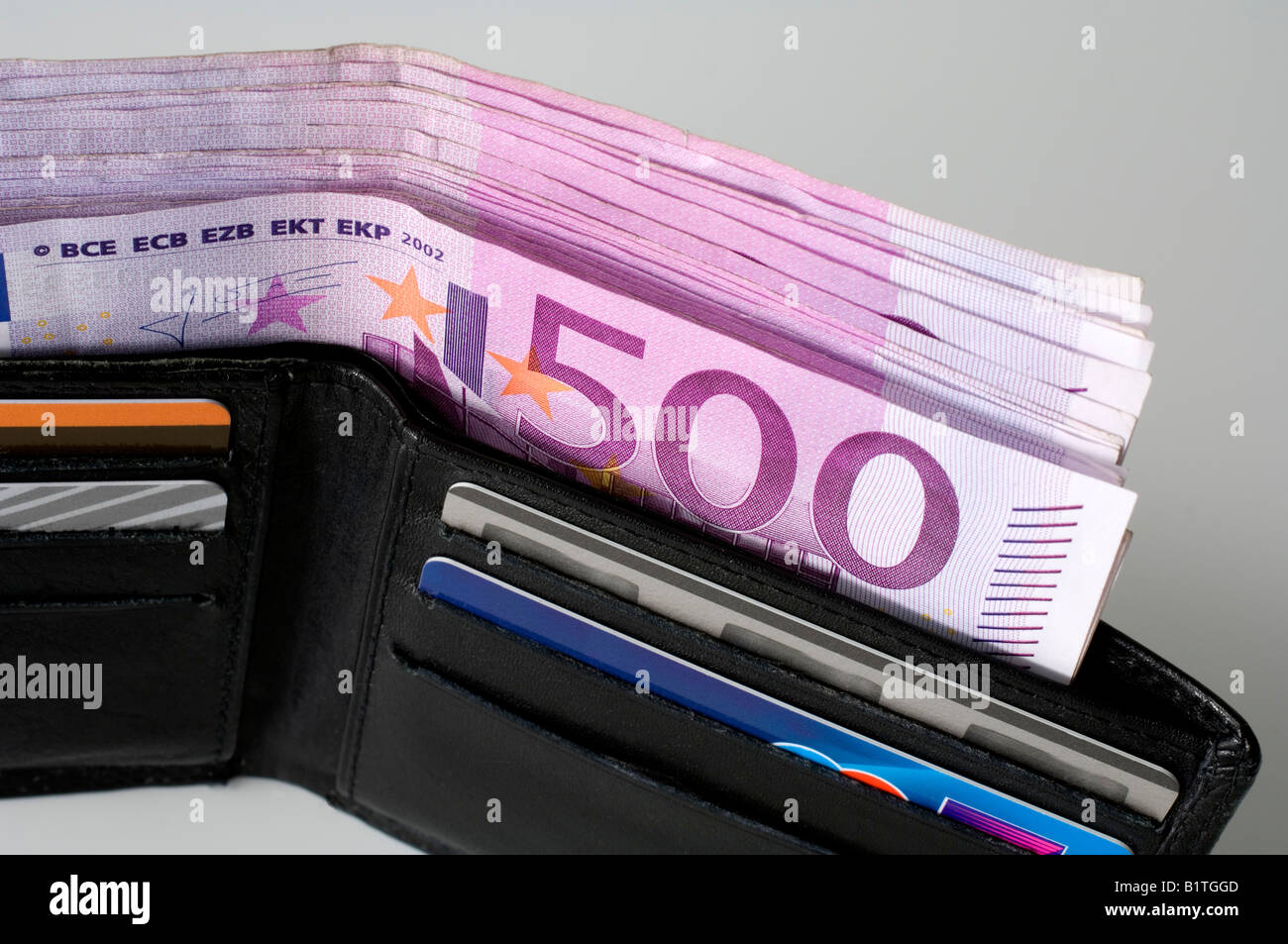 A bundle of 500 euro banknotes in a wallet Stock Photo - Alamy
