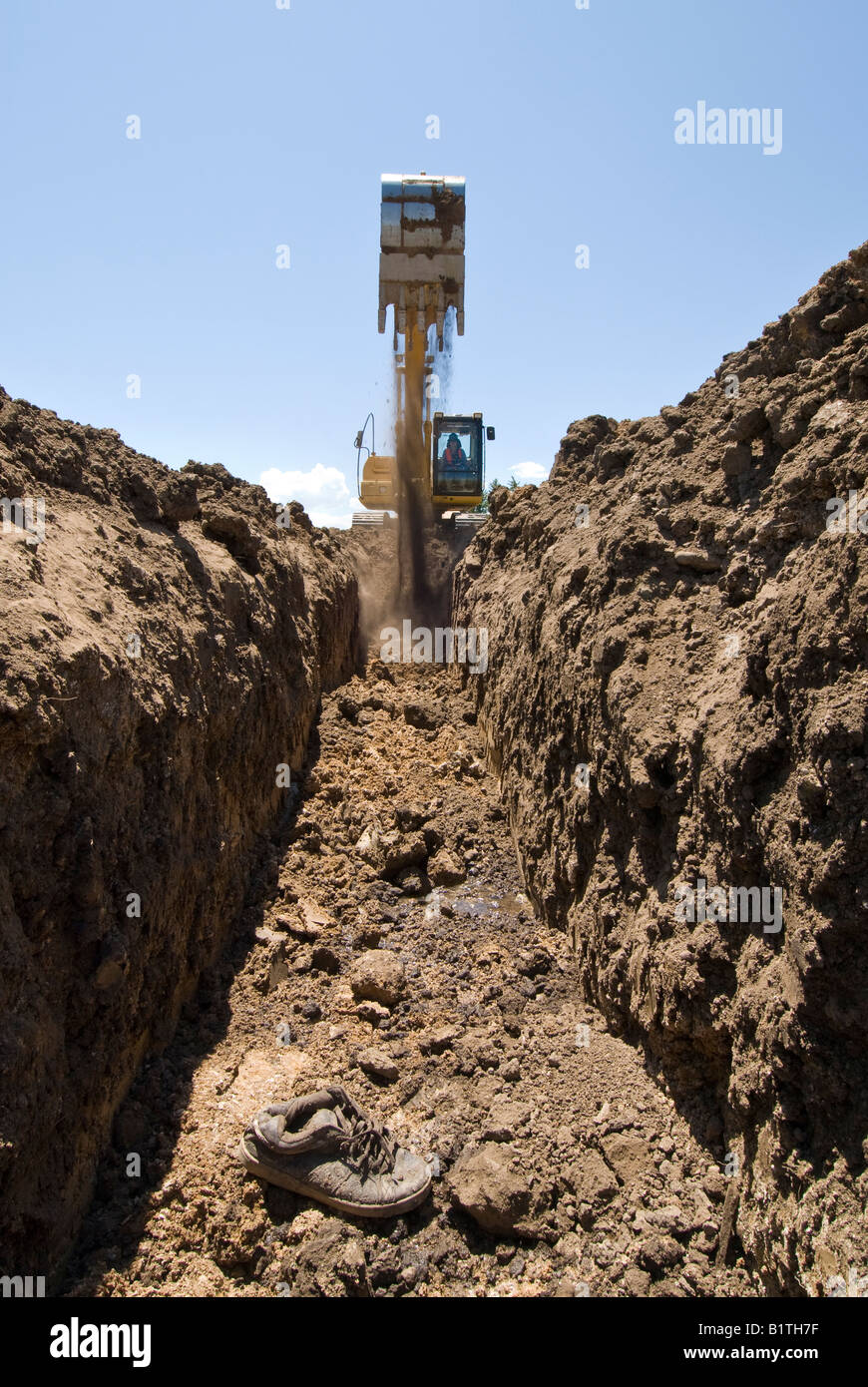Caterpillar 315cl track excavator dig hi-res stock photography and ...