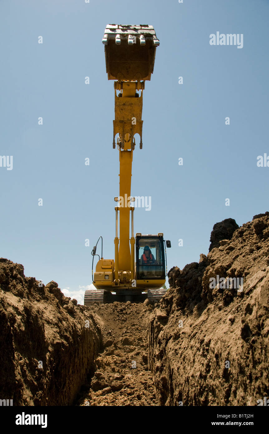 Caterpillar 315cl track excavator dig hi-res stock photography and ...