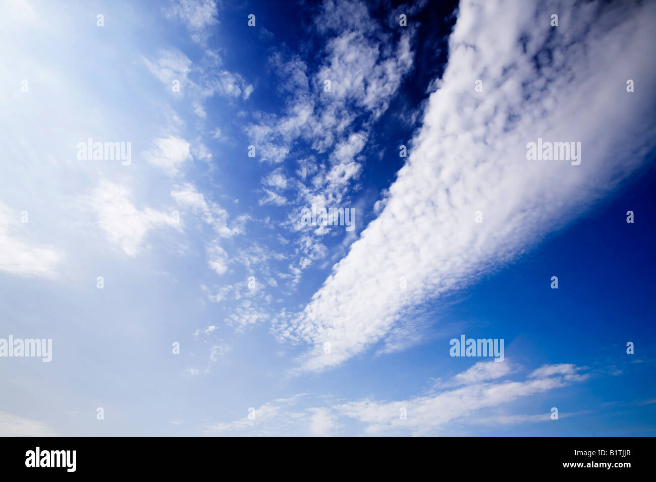 Cloud background with deep blue and bright white Stock Photo - Alamy