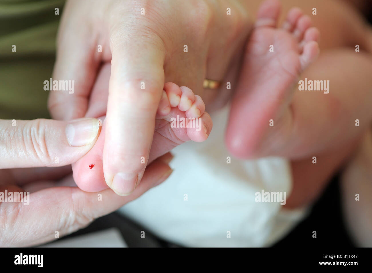newborn heel prick test baby guthry health service issues Stock Photo ...