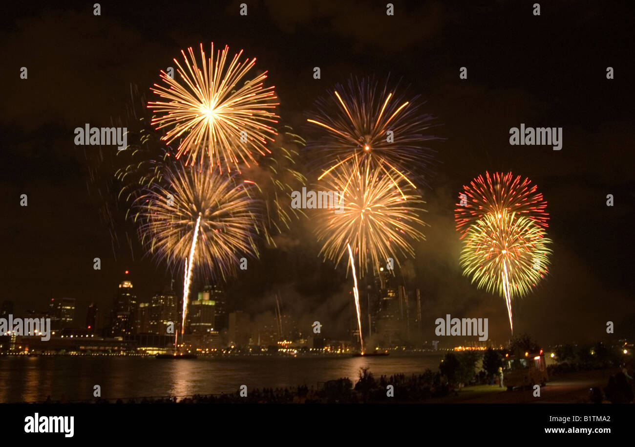 Detroit skyline fireworks hi-res stock photography and images - Alamy