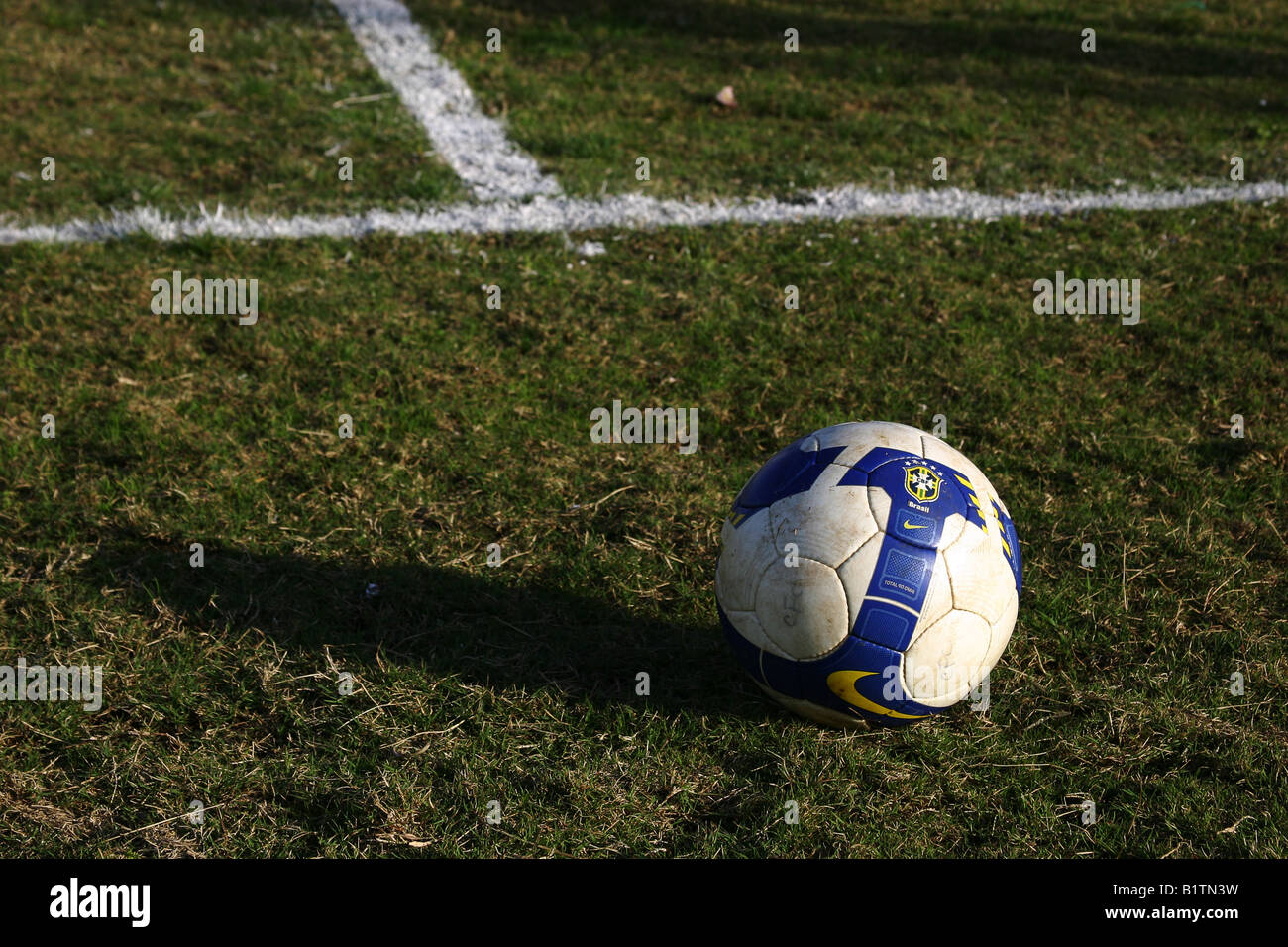 Football set play hi-res stock photography and images - Alamy