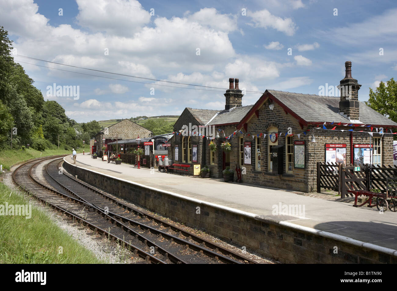 OXENHOPE STATION KEIGHLEY AND WORTH VALLEY STEAM RAILWAY SUMMER ...