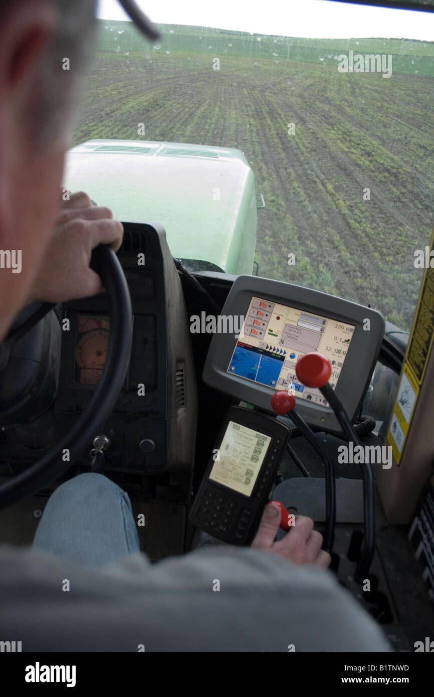 Global positioning system tractor hi-res stock photography and images ...
