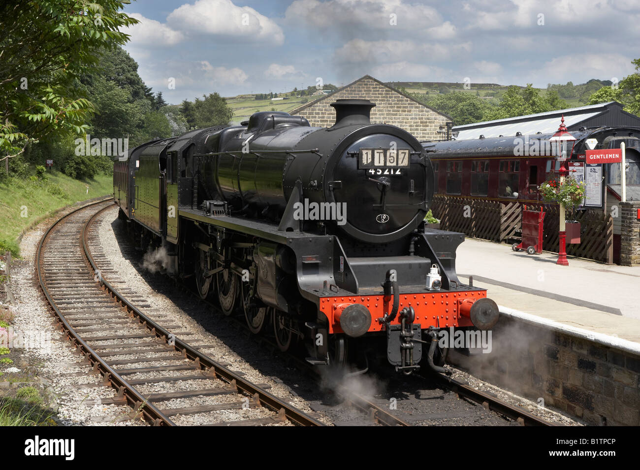OXENHOPE STATION KEIGHLEY AND WORTH VALLEY STEAM RAILWAY SUMMER ...