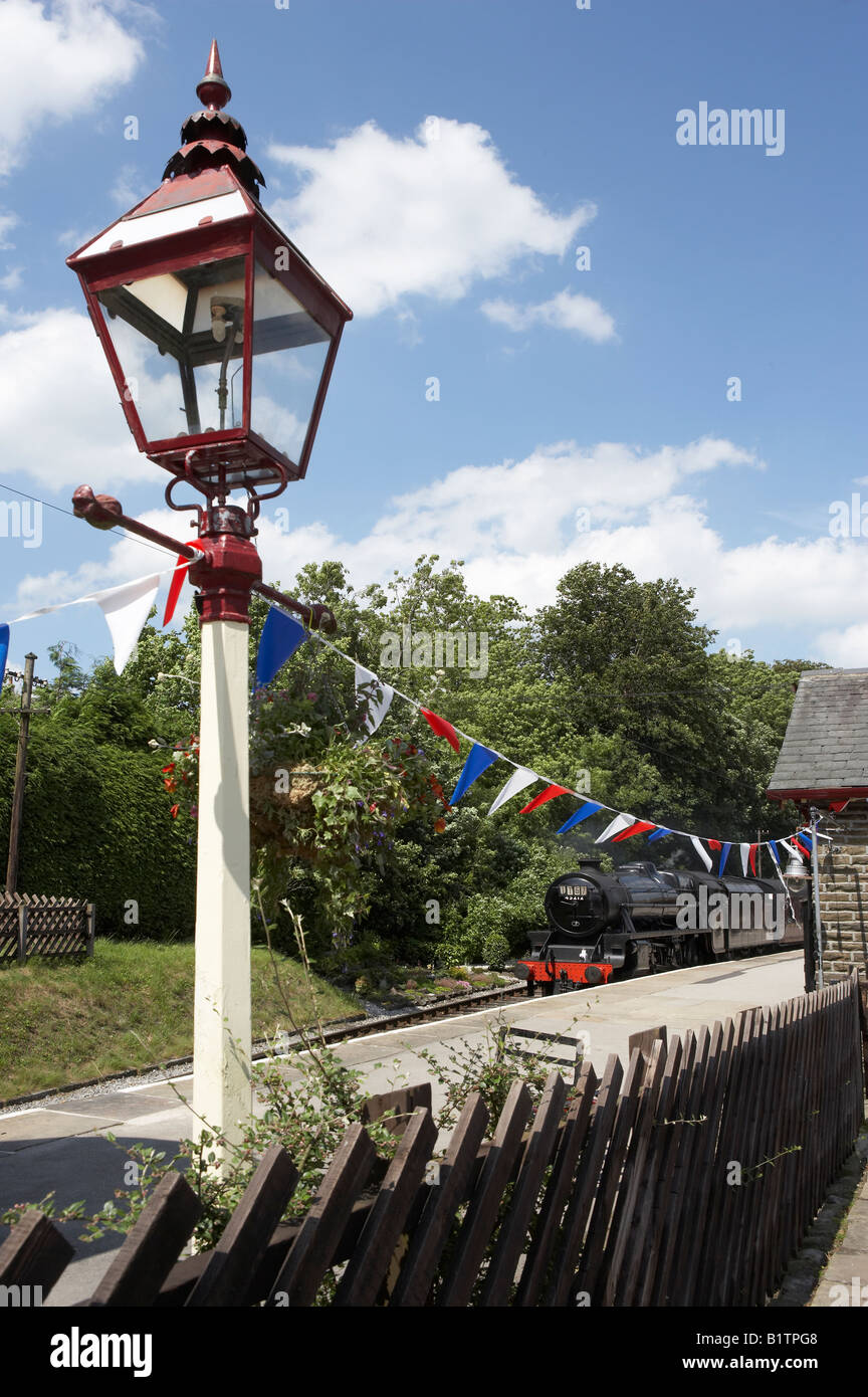 OXENHOPE STATION KEIGHLEY AND WORTH VALLEY STEAM RAILWAY SUMMER ...