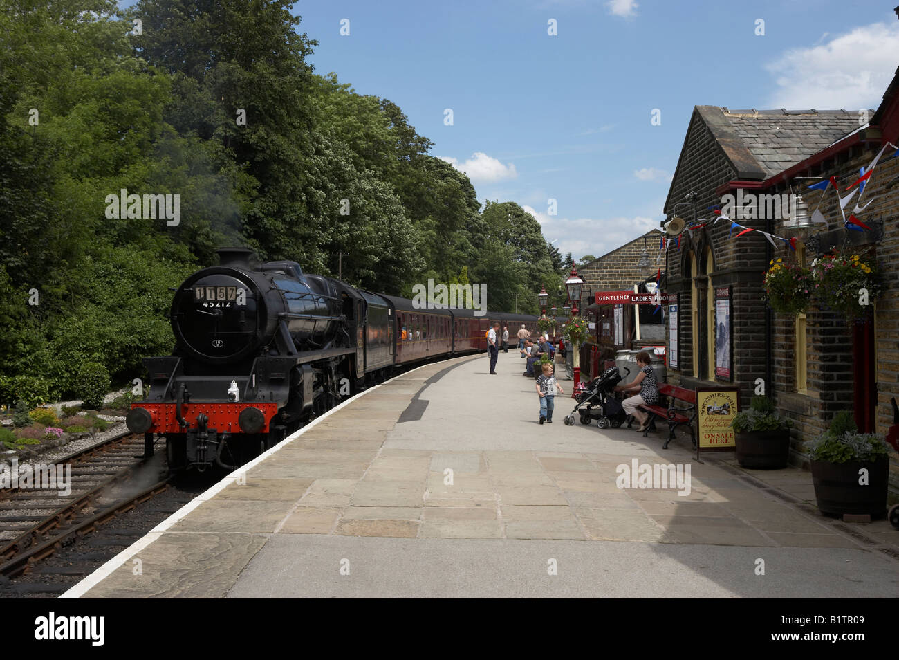 OXENHOPE STATION KEIGHLEY AND WORTH VALLEY STEAM RAILWAY SUMMER ...