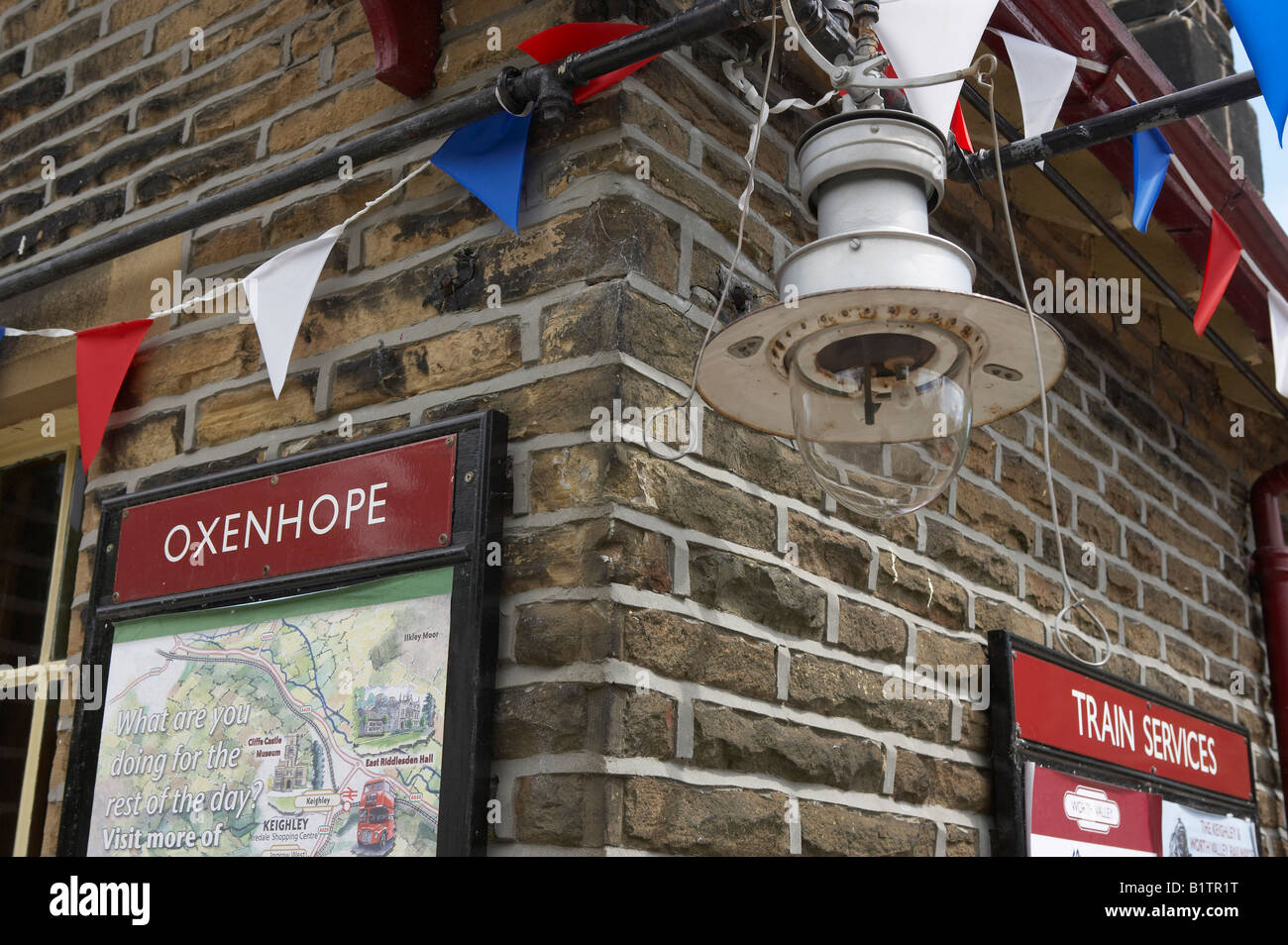OXENHOPE STATION KEIGHLEY AND WORTH VALLEY STEAM RAILWAY SUMMER ...