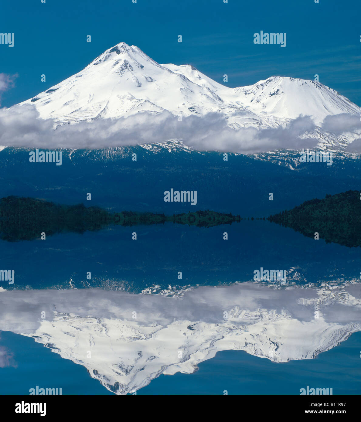 Mount shasta shastina hi-res stock photography and images - Alamy