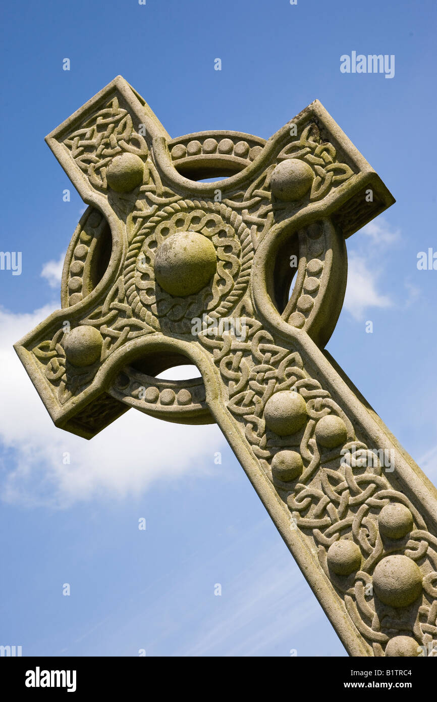 Scottish Celtic cross against blue sky Stock Photo - Alamy