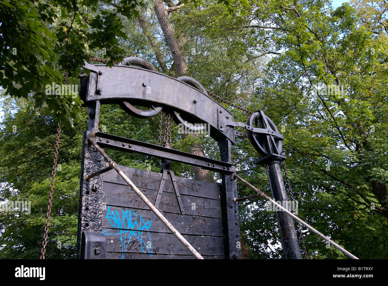 Guillotine lock hi-res stock photography and images - Alamy