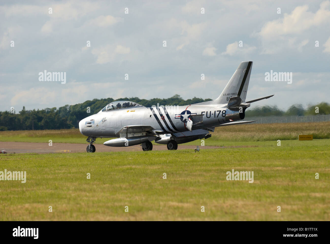 F 86 sabre jet korean war hi-res stock photography and images - Alamy