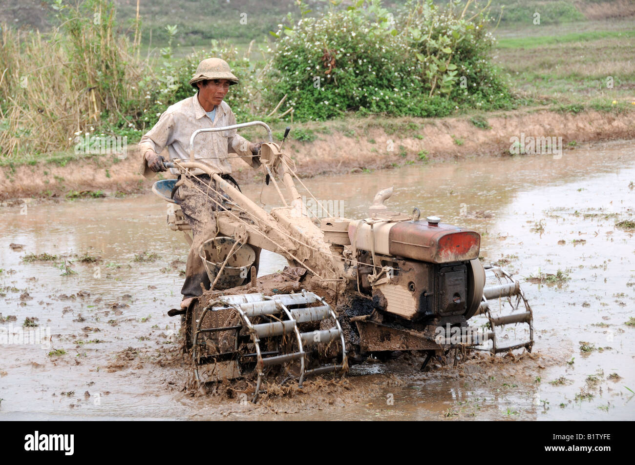 Farming machine ploughing field hi-res stock photography and images - Alamy
