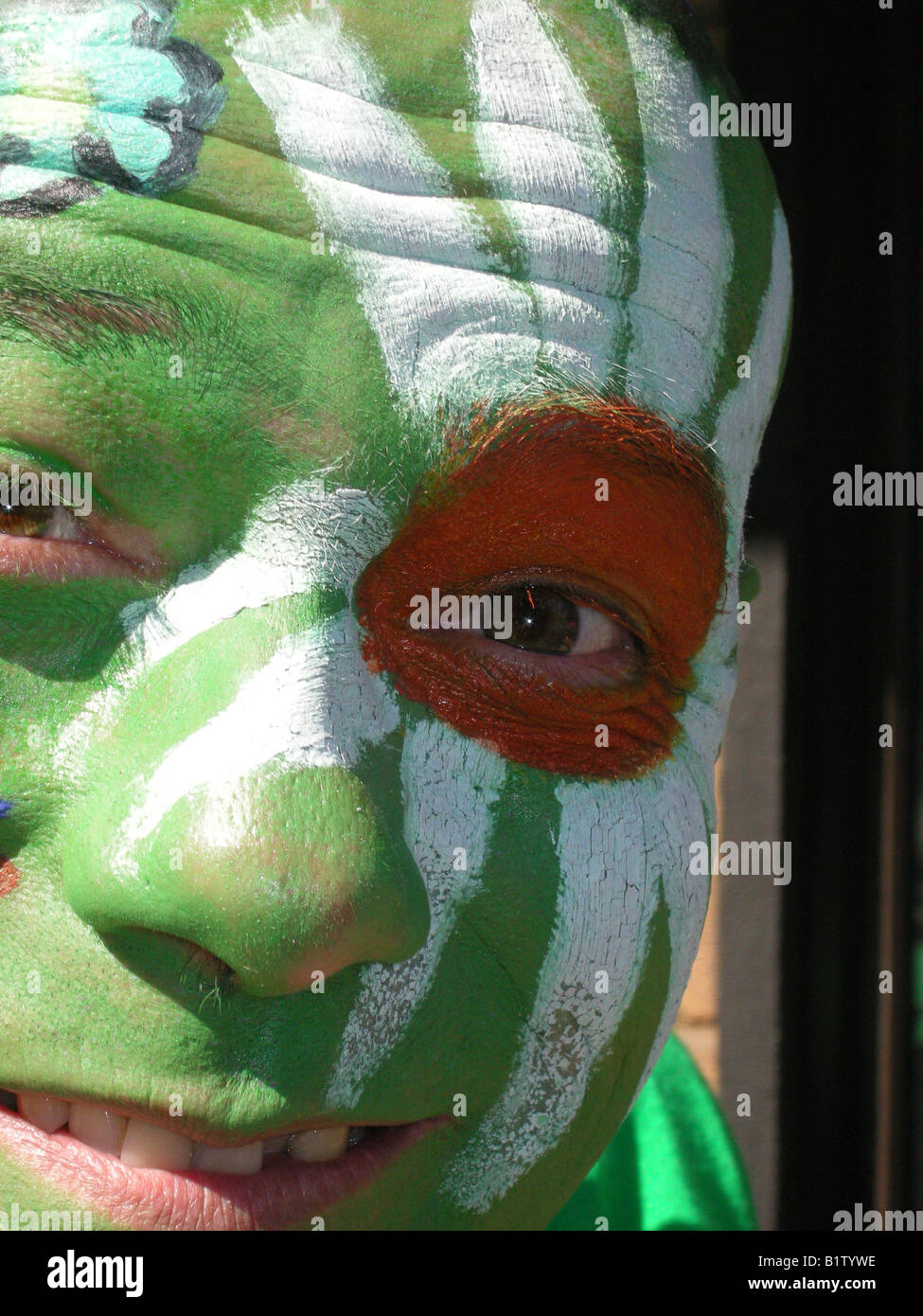 Green painted mans face Stock Photo - Alamy
