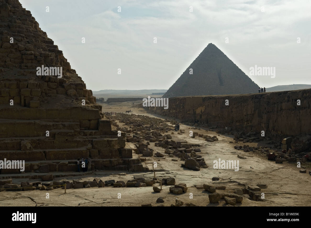 Side view of the Pyramid of Khafre and Pyramid of Menkaure in the ...
