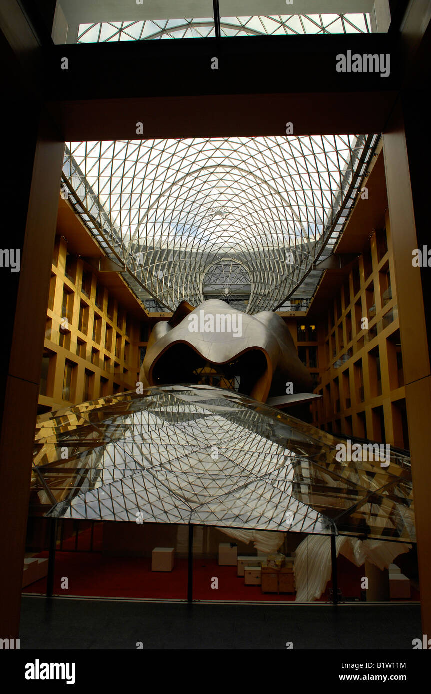 Frank gehry whale titanium sculpture hi-res stock photography and ...