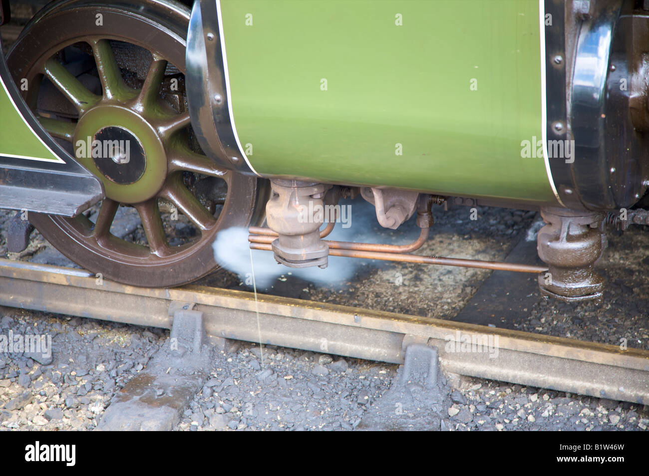 RAILWAY STEAM ENGINE COUPLINGS CRANK ROD AND METALWORK ON A U CLASS ...