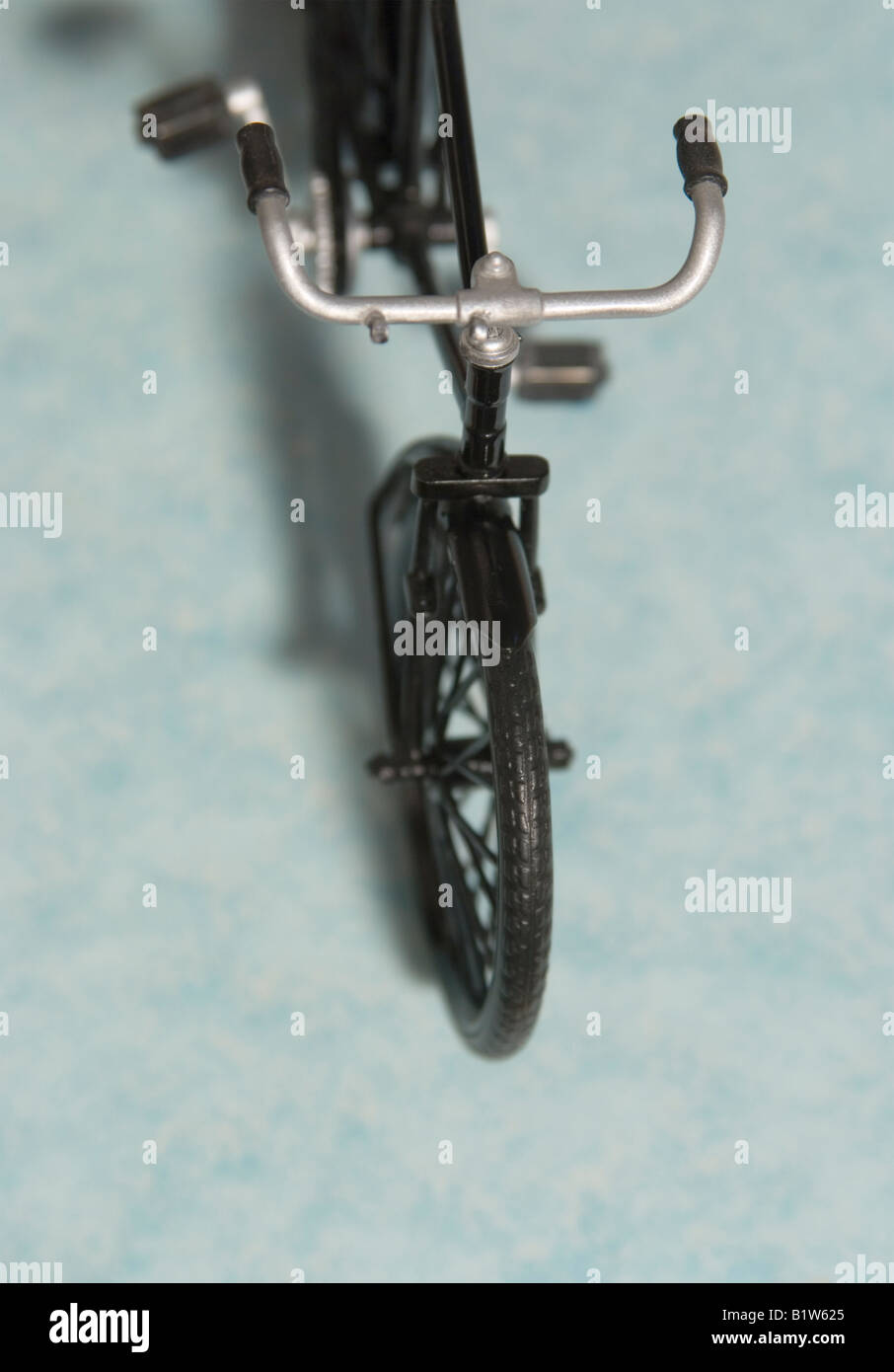 front view of black bicycle Stock Photo - Alamy