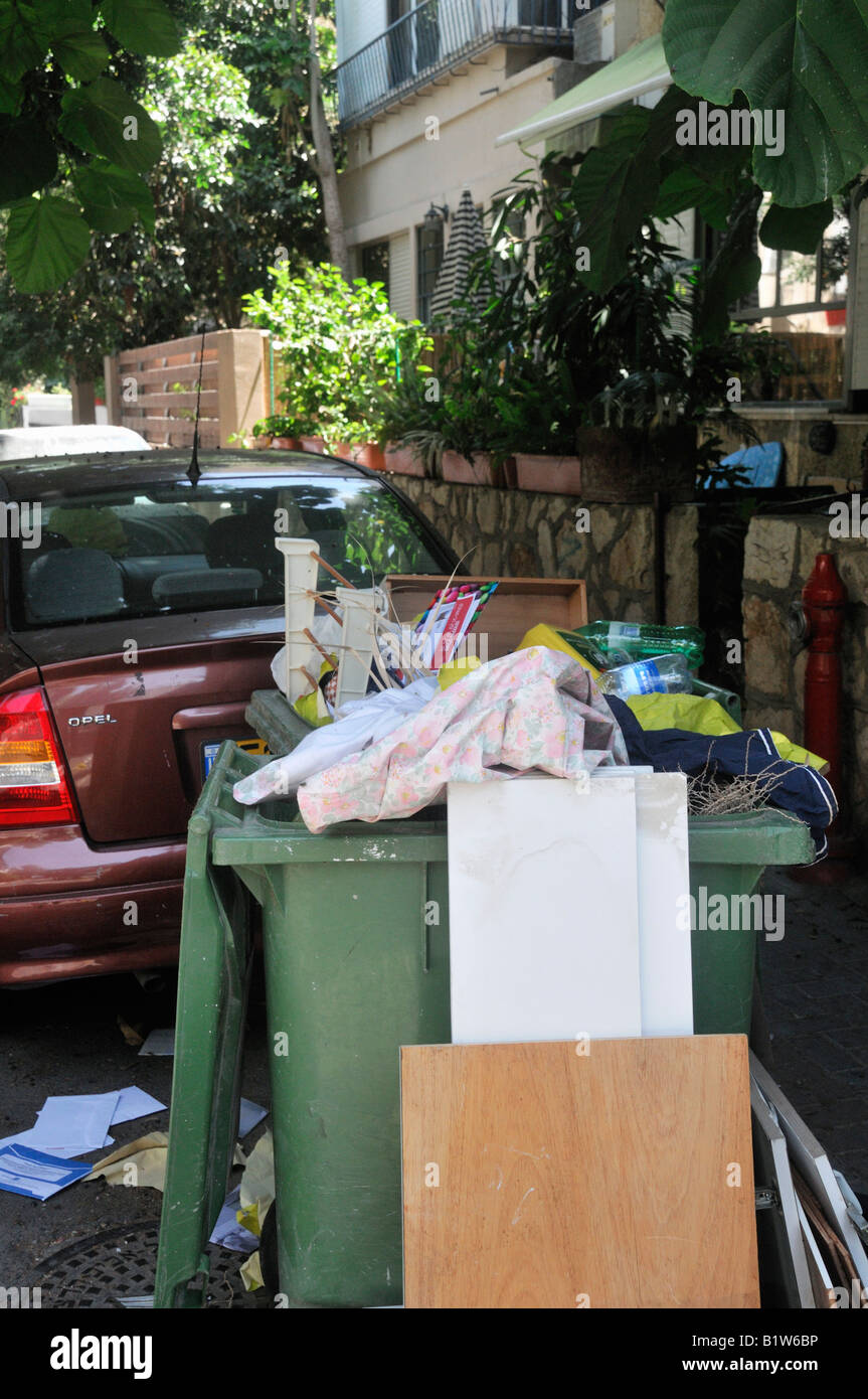 Overflowing rubbish bin with household garbage Stock Photo - Alamy