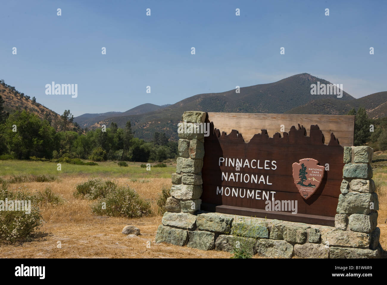 National Park Service welcome sign to Pinnacles National Monument ...